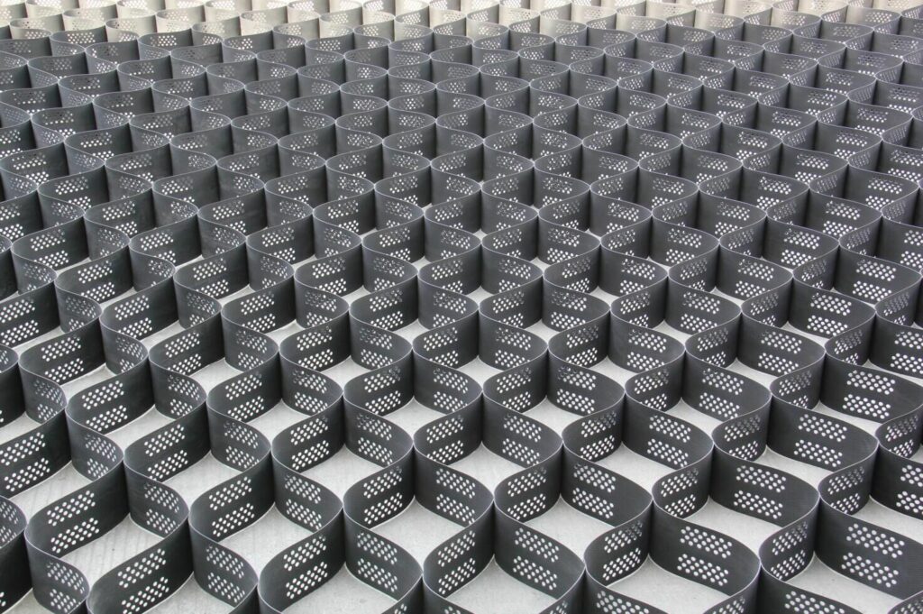 Geocell vs Geogrid: Ultimate Comparison in Stabilization